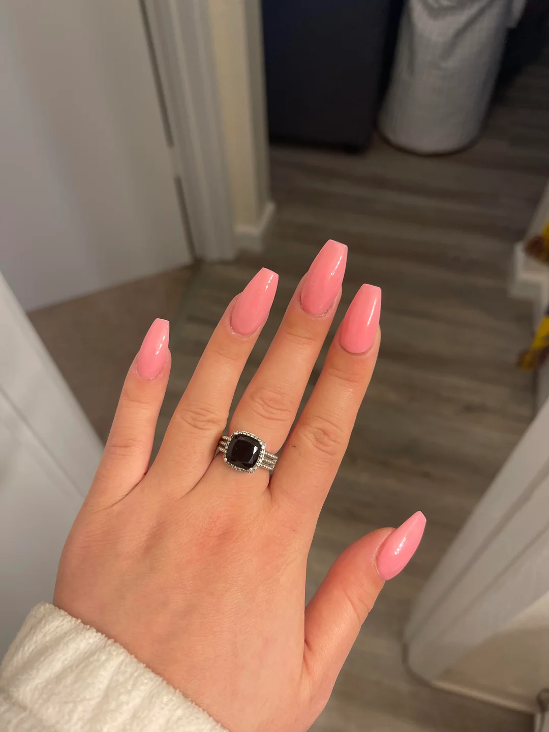 Coffin Nails Guide 2026: Shape, Designs & Care Tips